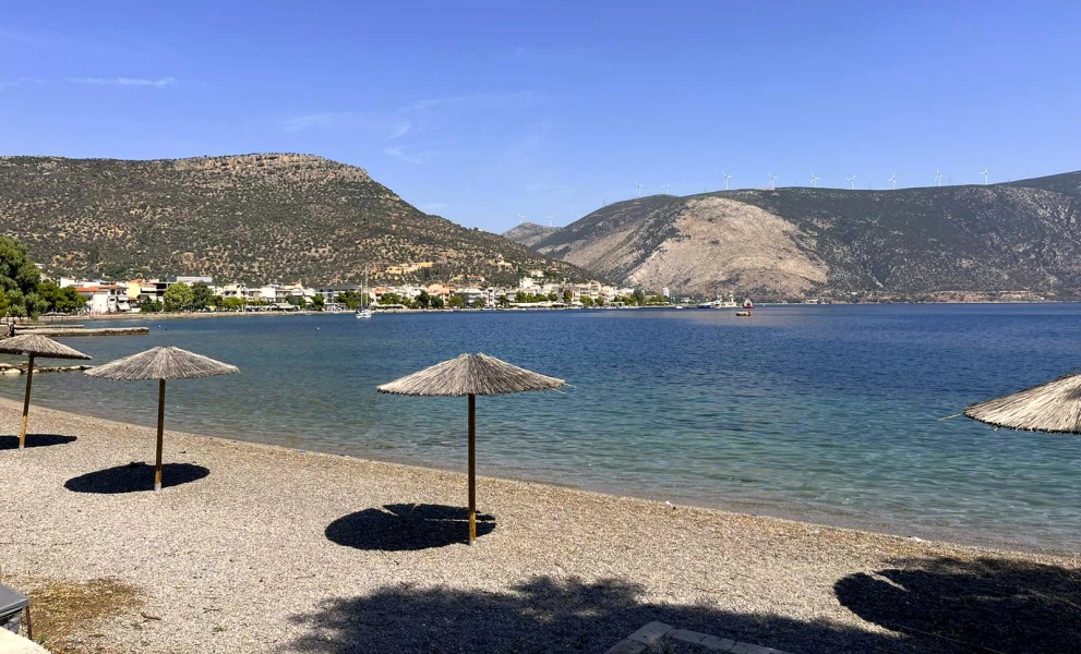Ο παραλιακός Ημιμαραθώνιος του 6ου “Ξενοδάμειου” στην Αντίκυρα. ΧΑΡΤΗΣ ...