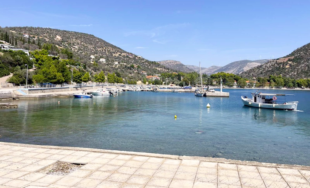 Ο παραλιακός Ημιμαραθώνιος του 6ου “Ξενοδάμειου” στην Αντίκυρα. ΧΑΡΤΗΣ ...